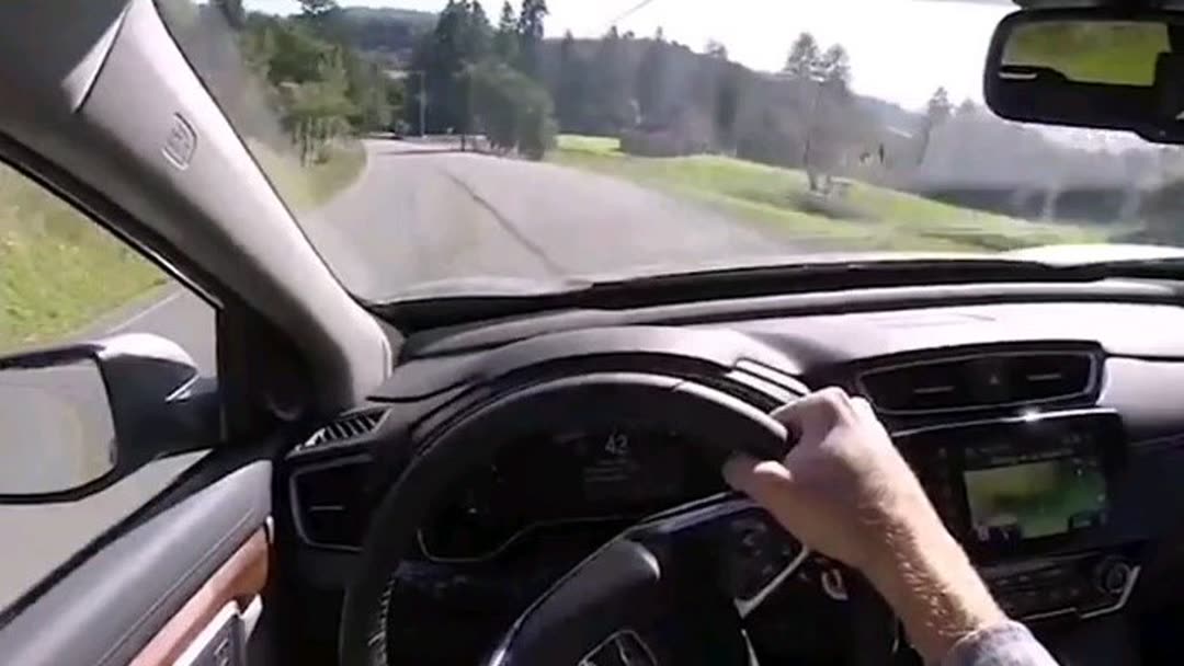 开手动挡车,下坡技巧,空挡滑行可以吗?