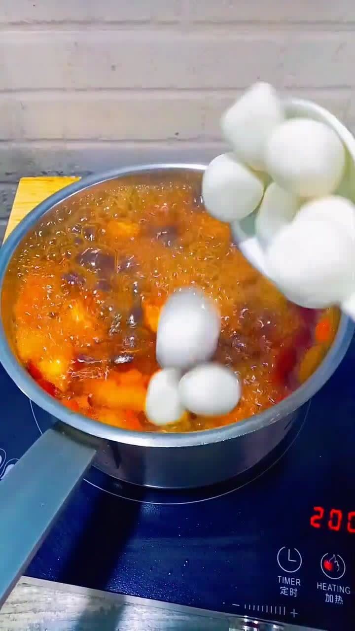 苹果,红枣,枸杞,红糖加水烧十分钟,下小园子煮熟,大人小孩都喜欢