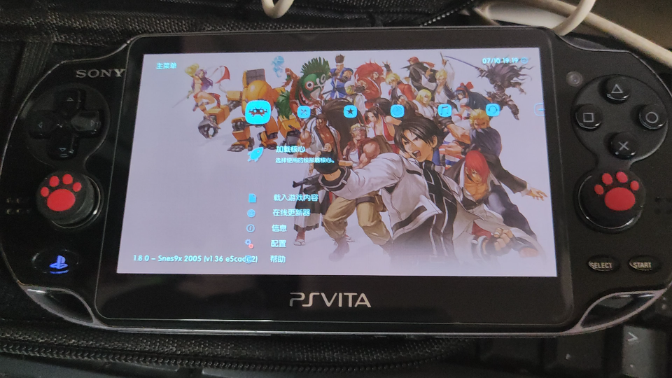 在索尼psv掌机上安装全能模拟器,里面还带了一千多个游戏