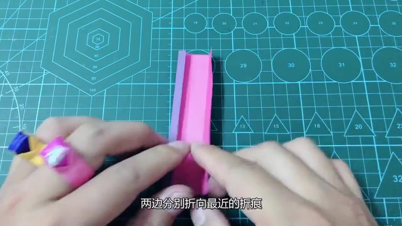 漂亮的折纸宝石戒指,不到2分钟就做好了,小女孩们都抢着要