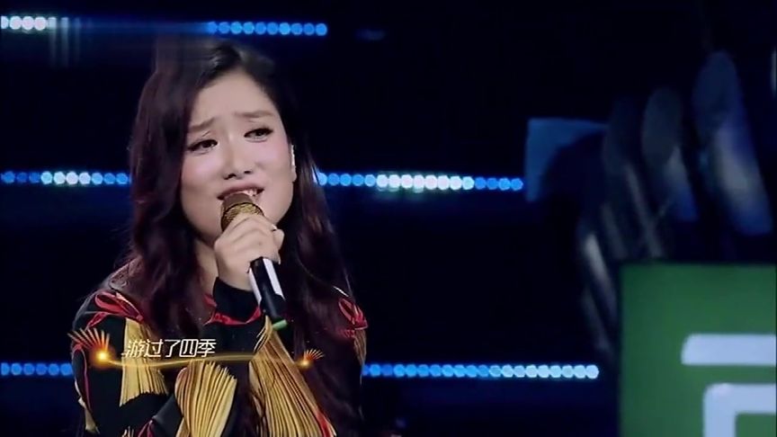 凤凰传奇演唱《荷塘月色》,一开口粉丝就开始欢呼,耳朵太享受了