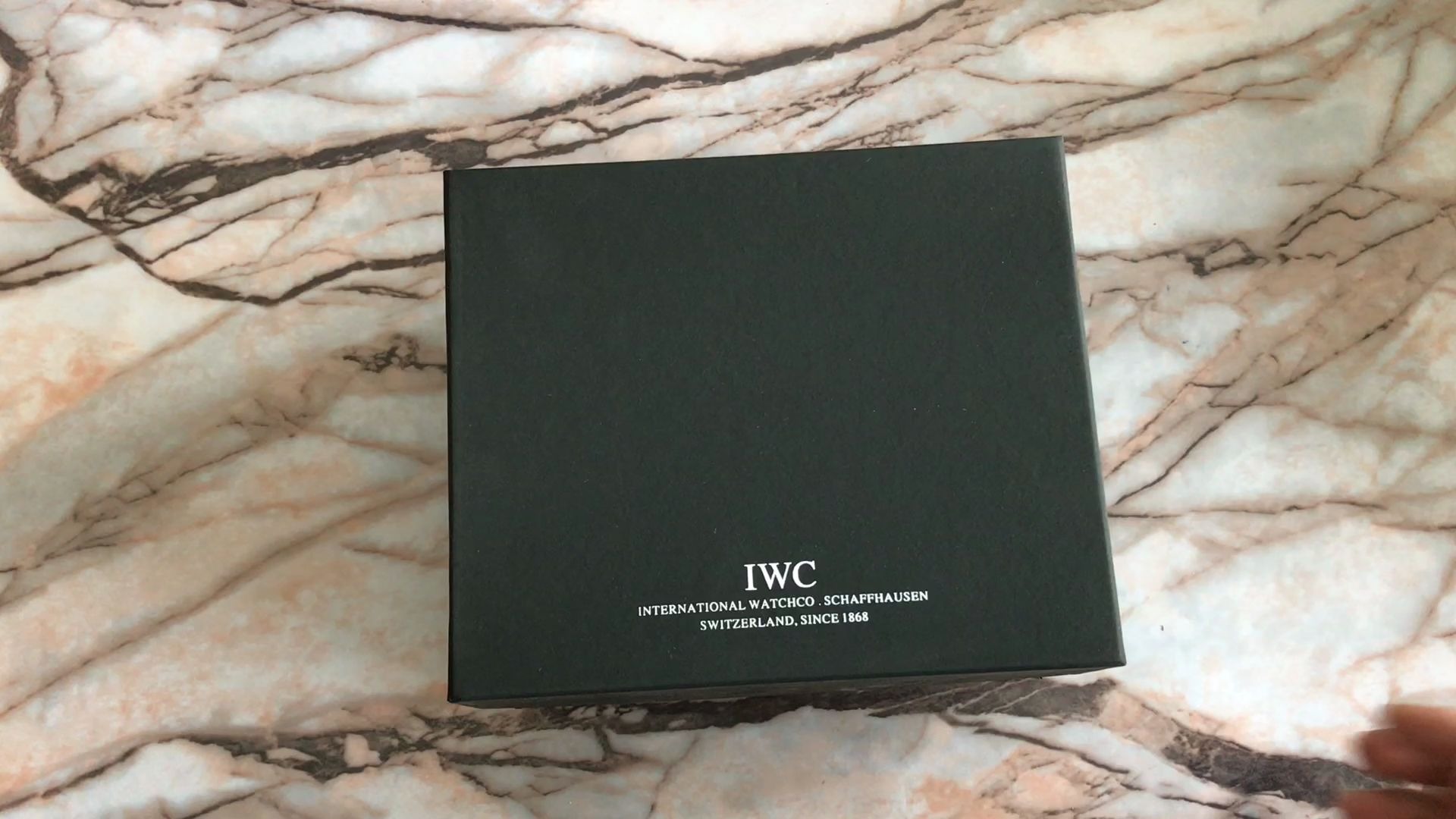 土豪亲戚送我一款万国计时码表,开箱的那一刻,我有点不淡定了!