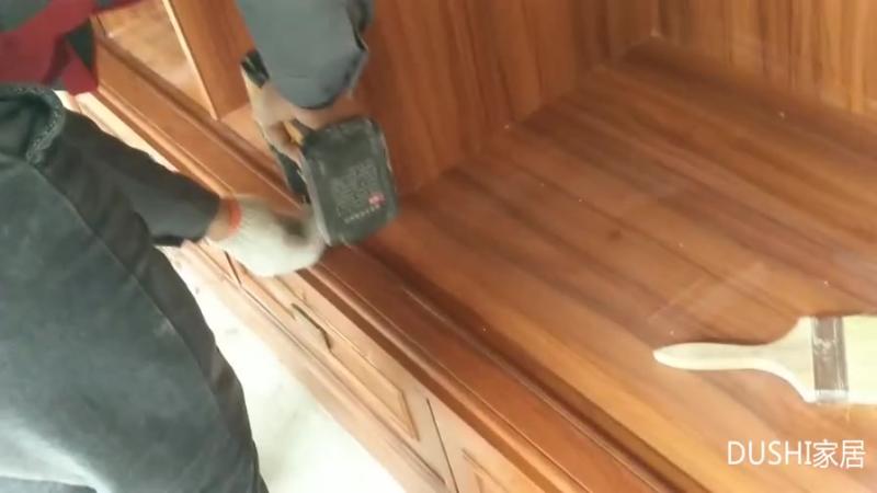 木工师傅做衣柜不做推拉门?看看师傅现场安装就明白术业有专攻