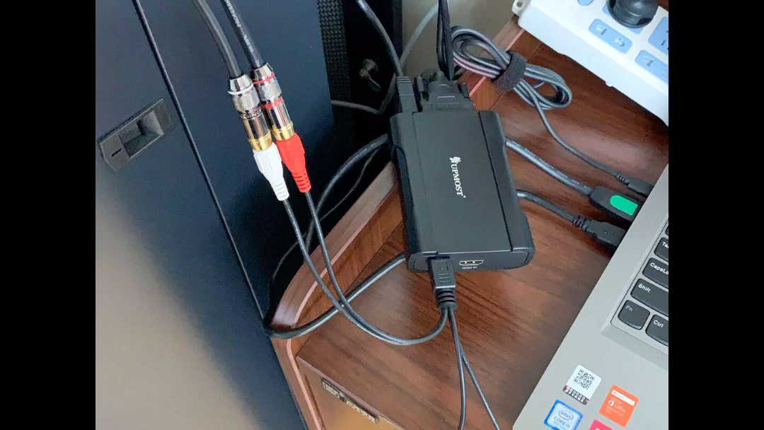 会议麦克风接到调音台 视频接会议摄录机 调音台的立体声音频输出接...