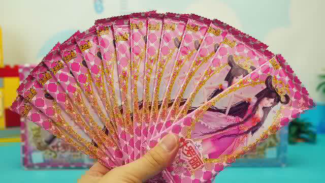 叶罗丽卡片:15个罗丽封面的灵犀包会开出什么好卡呢?