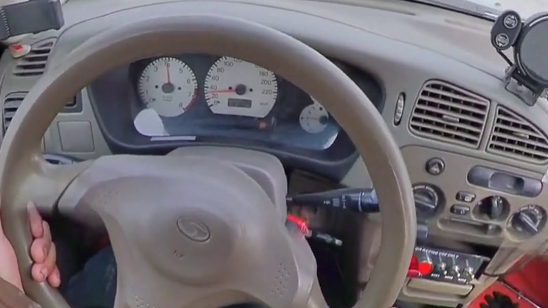 挂倒档 有速度现实吗?里程表走字计数吗?