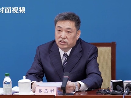 ...部发布会|教育部答封面新闻:家长应加强孩子在家使用手机的监督管理