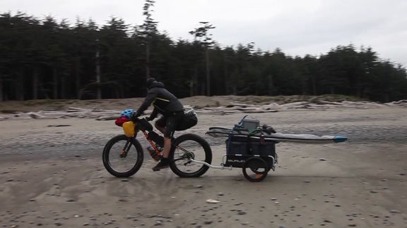 用冒险来修补灵魂 骑着胖轮沙滩车+拖斗在海岸线流浪