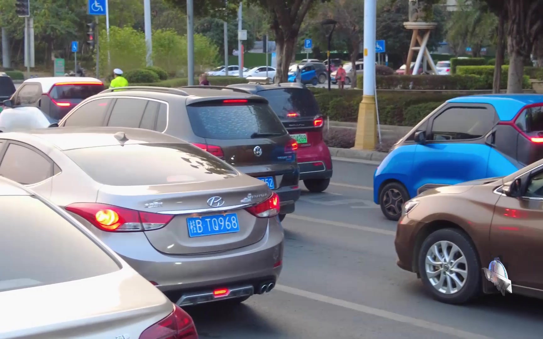 五菱MINI EV为什么卖这么火?或许我们能从这位“宝妈”身上找到答案