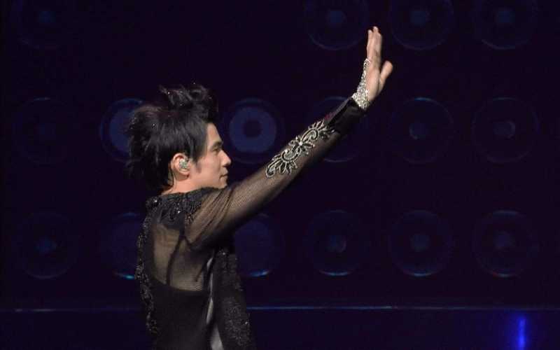 周杰伦超时代演唱会串烧演绎《说好的幸福呢+淘汰+青花瓷》