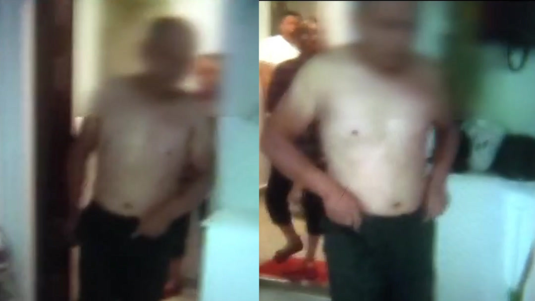 深夜突然响起敲门声,陌生男子直接闯入做不雅动作,吓坏一家人