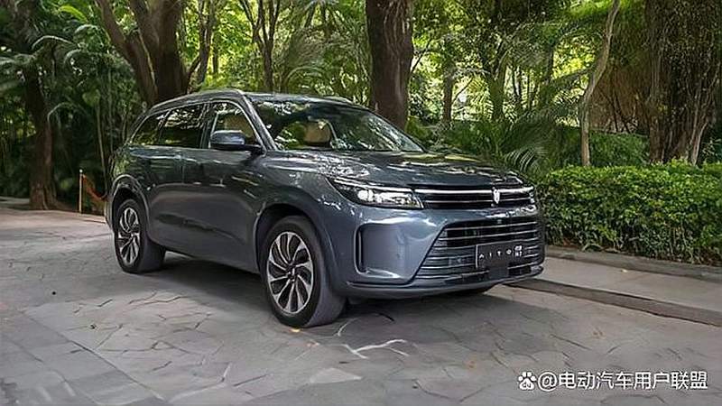 见到问界M7 实车后,老婆疑虑打消了,我们成了内蒙首批车主