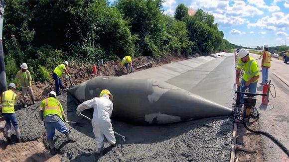 实拍日本人修工路,用上的设备太厉害了!技术已超出了我们想象!