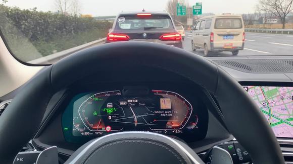 拥堵路段的驾驶神器:宝马X5驾驶辅助系统可以完美跟车