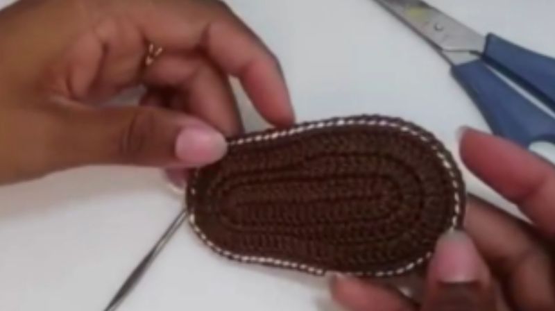 手工编织教程(三):纯手工编织视频,用毛线钩织宝宝鞋