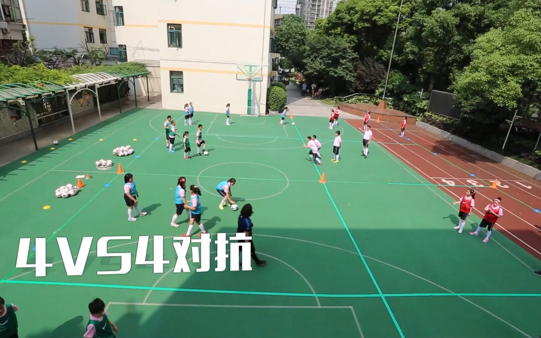 小学足球教学设计:基础足球技术——4vs4对抗赛,老师可以通过鼓励和...