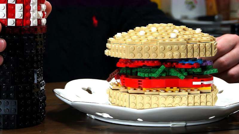 超有创意的定格动画!用积木制作美味的汉堡,真是越看越好玩