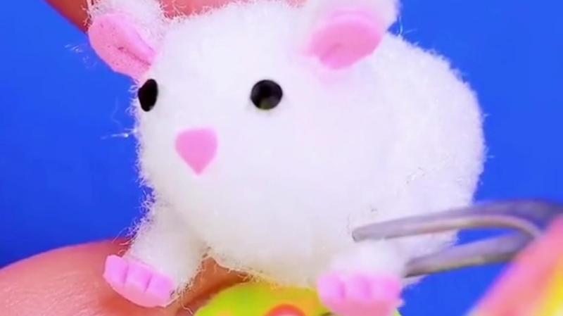 给芭比娃娃做一个毛绒小老鼠,别的芭比都羡慕坏了,好想拥有一个