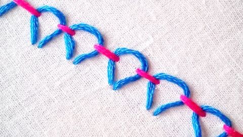 手工刺绣-在绣布上画一条直线 就一步一步的绣出了连串的爱心图案