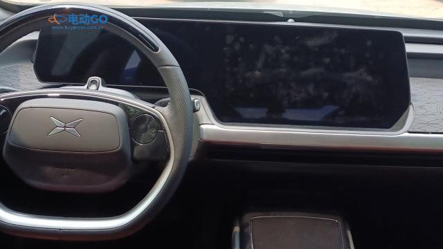 电动GO | 纯电续航里程670公里 小鹏汽车P7内饰静态实拍