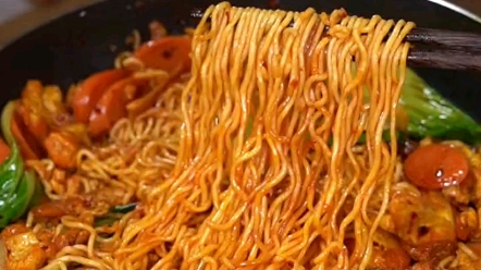 这样做的炒方便面简单又好吃,学会了再也不去夜市吃了!泡面神仙吃法 ,...