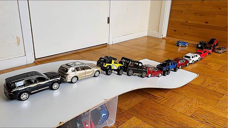汽车玩具测试,在斜坡上的玩具实验,模型车玩具试玩