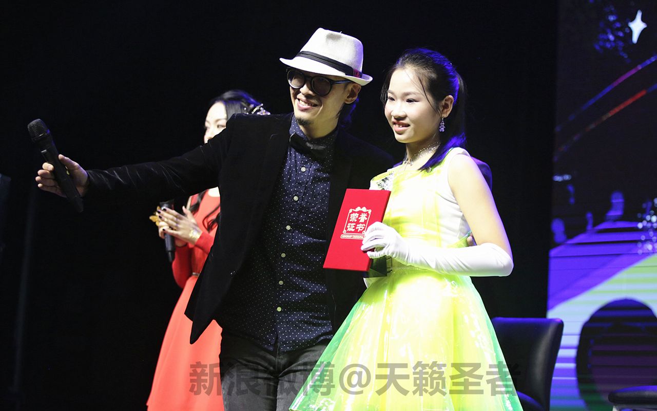 东方卫视《新娱乐在线》电视报道:2018第11届天籁圣者®A-G-CITY...