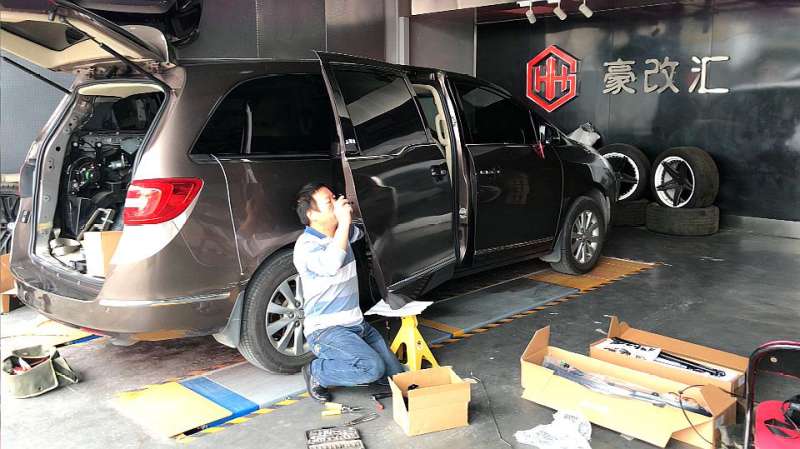 别克gl8电动中门演示25S电动门安装视频 提升别克gl8实用功能