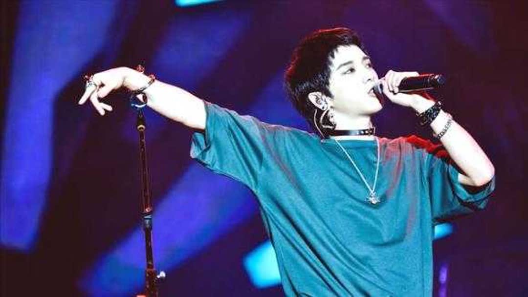 华晨宇遇到连基础都没有的歌手,句句直击重点,认真的花花真帅!