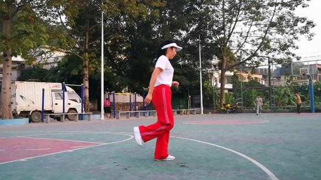 广场鬼步舞第四课:提腿步。零基础系统课程