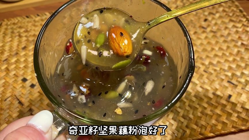 超好喝的奇亚籽桂花坚果藕粉羹,冲泡简单,快捷 喜欢的看过来