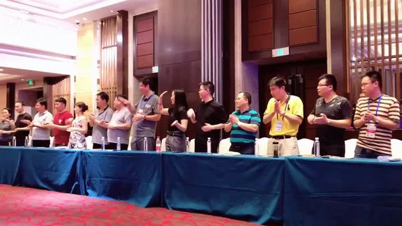 全部是全国优秀青年企业家!破冰游戏,大家很开心!