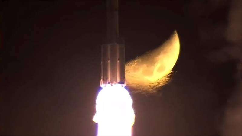 航天员感觉良好!神舟十五号发射全程回顾:神舟入苍穹,全场响起多轮掌声