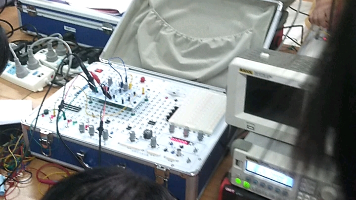 晶体管单极放大电路(中)测量电压放大倍数