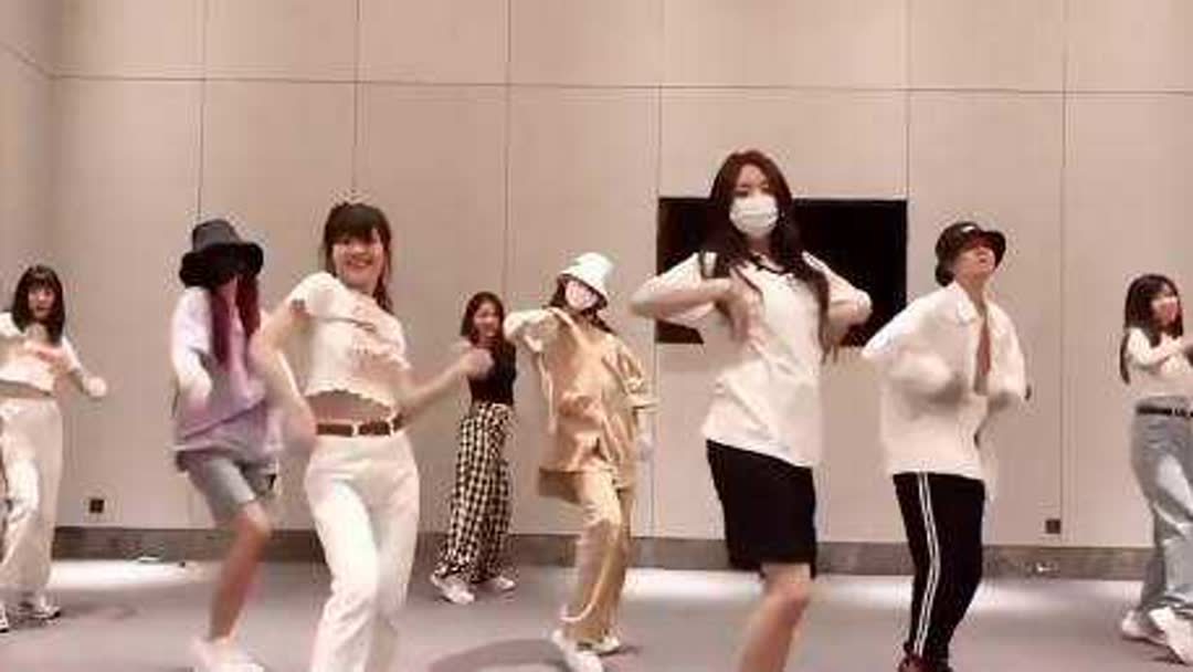 全网都在挑战的《无价之姐》,播放量超10亿次,实在太洗脑了