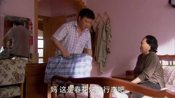 母亲在家意外骨折,儿子不但不送她去医院 还黑心囚禁母亲