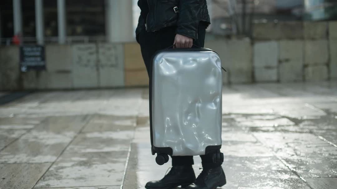 4个“不正经”的行李箱,功能让你想不到!