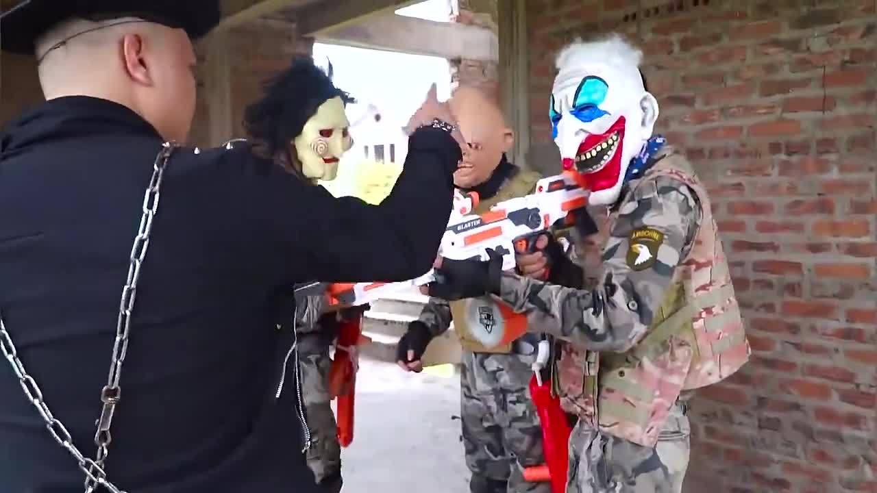 搞笑CS枪战,老司机战士对战面具小队