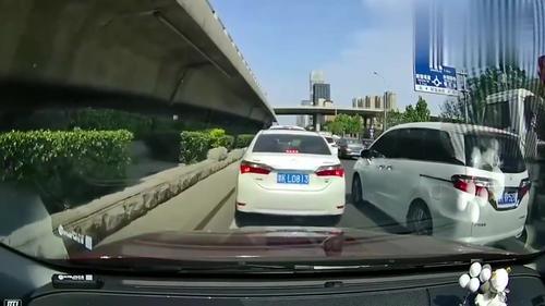 行车记录仪,你以为那么好加塞?