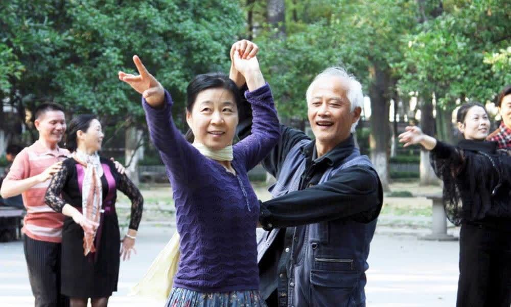 我国能活到72岁的人占总人口的比例有多少?