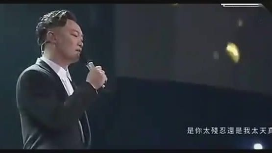 他在现场翻唱26首经典的串烧歌曲,台下的张学友周杰伦拍手叫绝!
