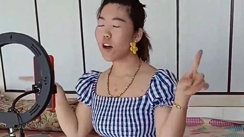 网红小姐姐的第三视角,眼前这幕,不愿相信