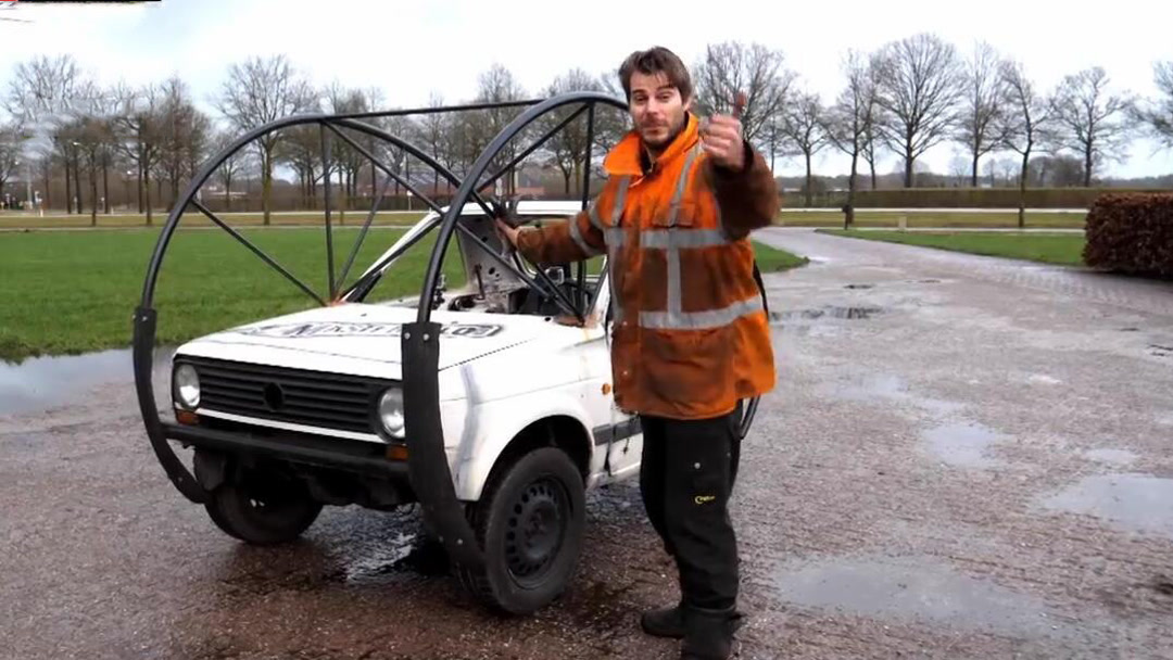 汽车能开还能滚?比过山车还刺激,网友:有点费嗓子!