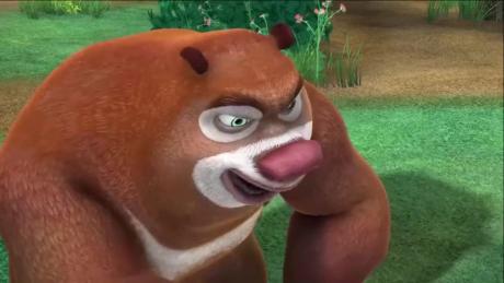 动画:强哥砍树被大熊抓,上挠脚心酷刑