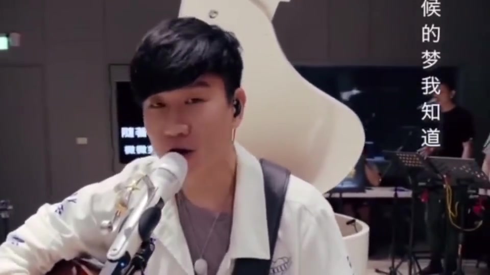 周杰伦林俊杰合唱《稻香》暖暖的歌曲,送给防疫工作者们