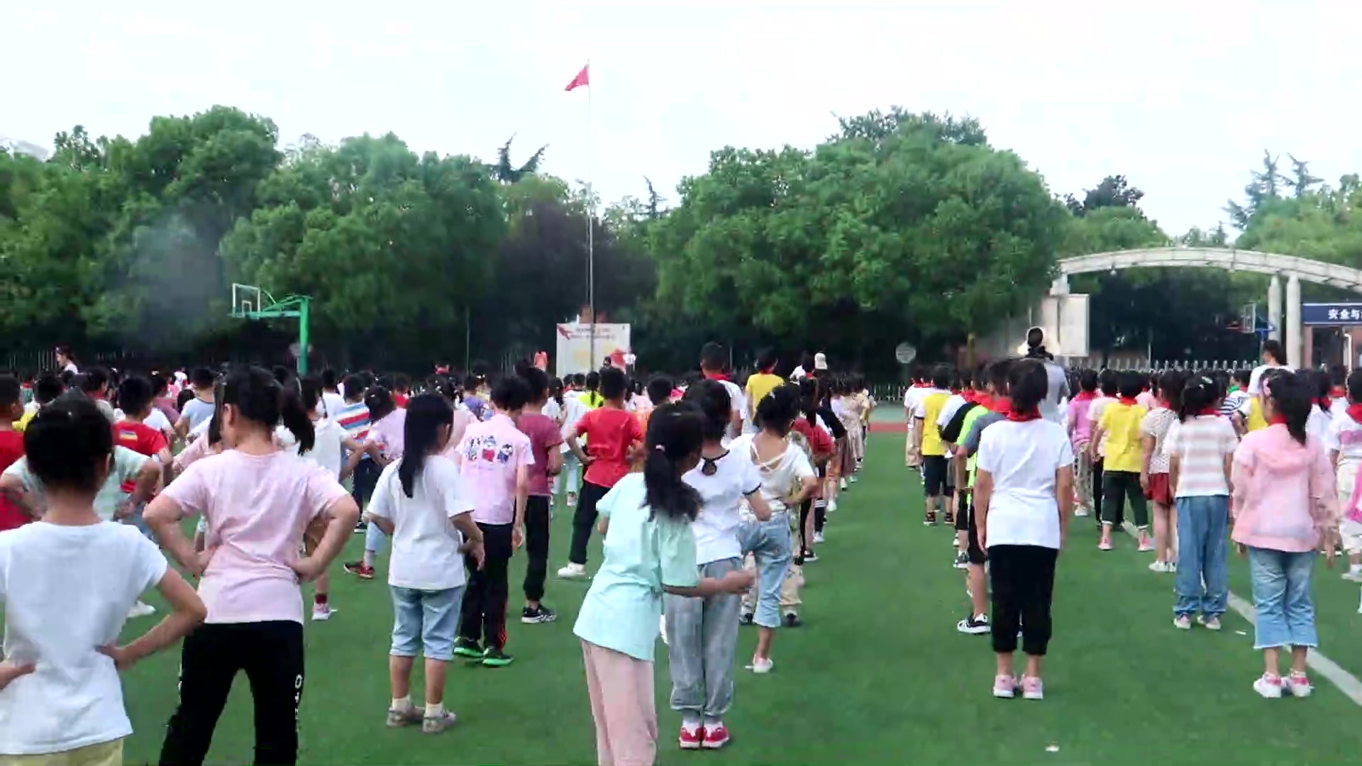 现在小学生晨会都在干些什么?