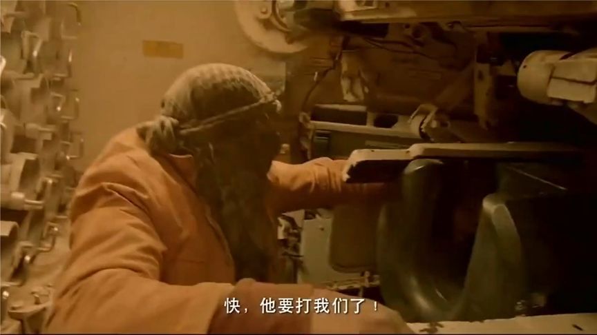 红海行动:狙击手发现敌人,不打敌人只打墙壁,队友秒懂