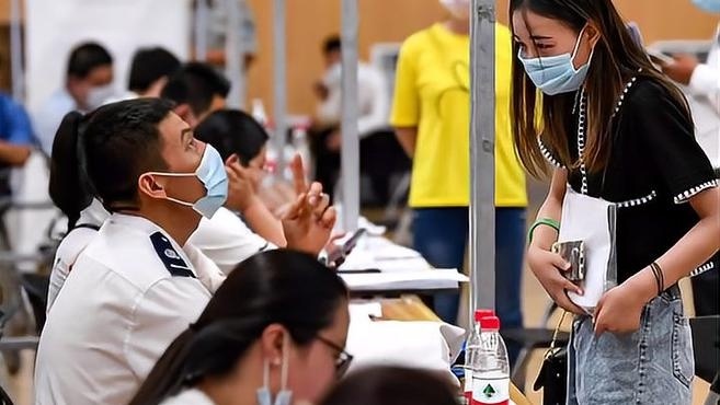 2021年应届毕业生人数再创历史新高,达909万,互联网大厂成00后热门选择