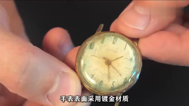 古董手表内有黄金吗?小伙子直接将祖传手表拆了
