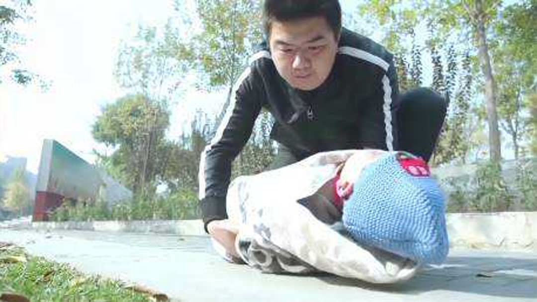 急诊科医生:人贩子遭警察追捕,竟把婴儿高抛摔地,简直没人性